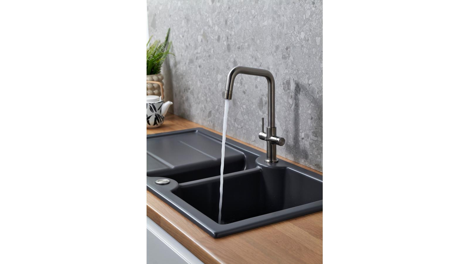 Builders' Merchants News - Kitchen taps turn pro in a twist with Clearwater