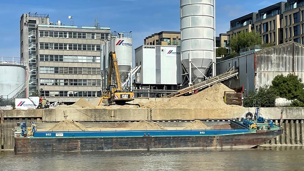 Builders' Merchants News - CEMEX river freight partnership to reduce ...