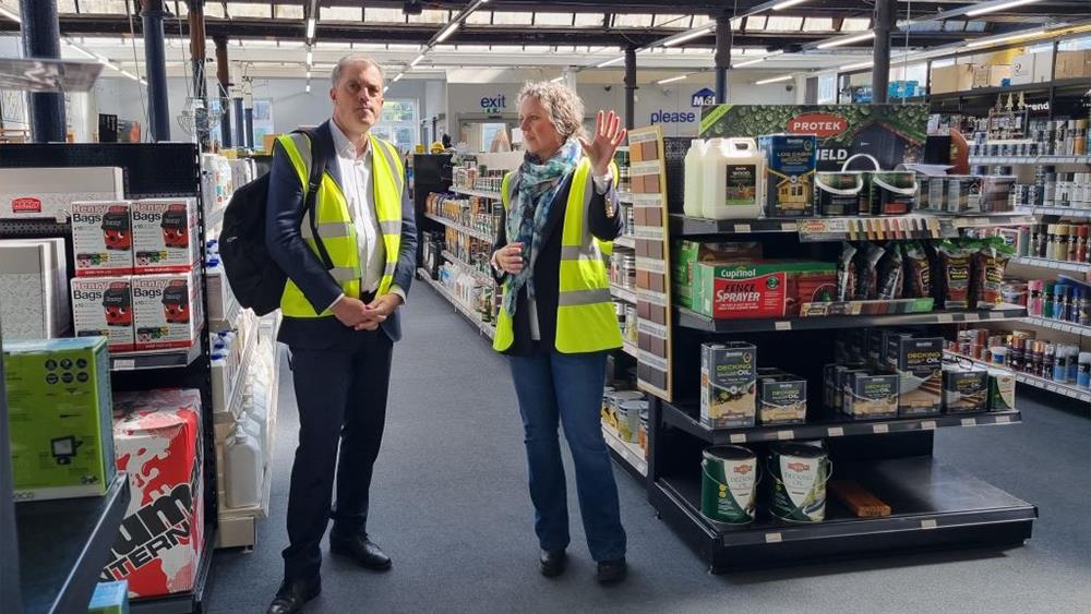 Builders' Merchants News - Merritt & Fryers welcomes local MP