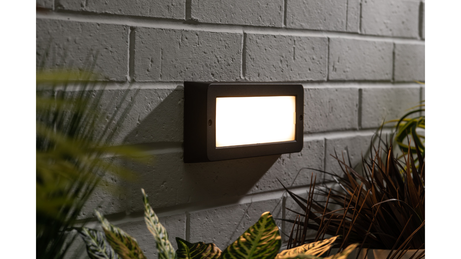 Builders' Merchants News - Knightsbridge piles up lighting ideas with ...