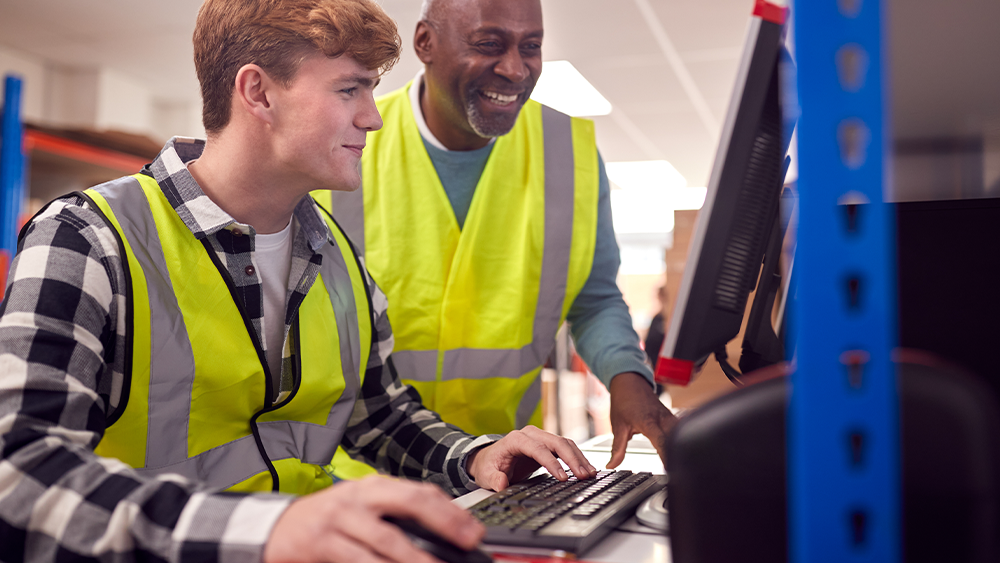 Builders' Merchants News - BMF Apprenticeship Pledge targets 15,000 new apprentices by 2030